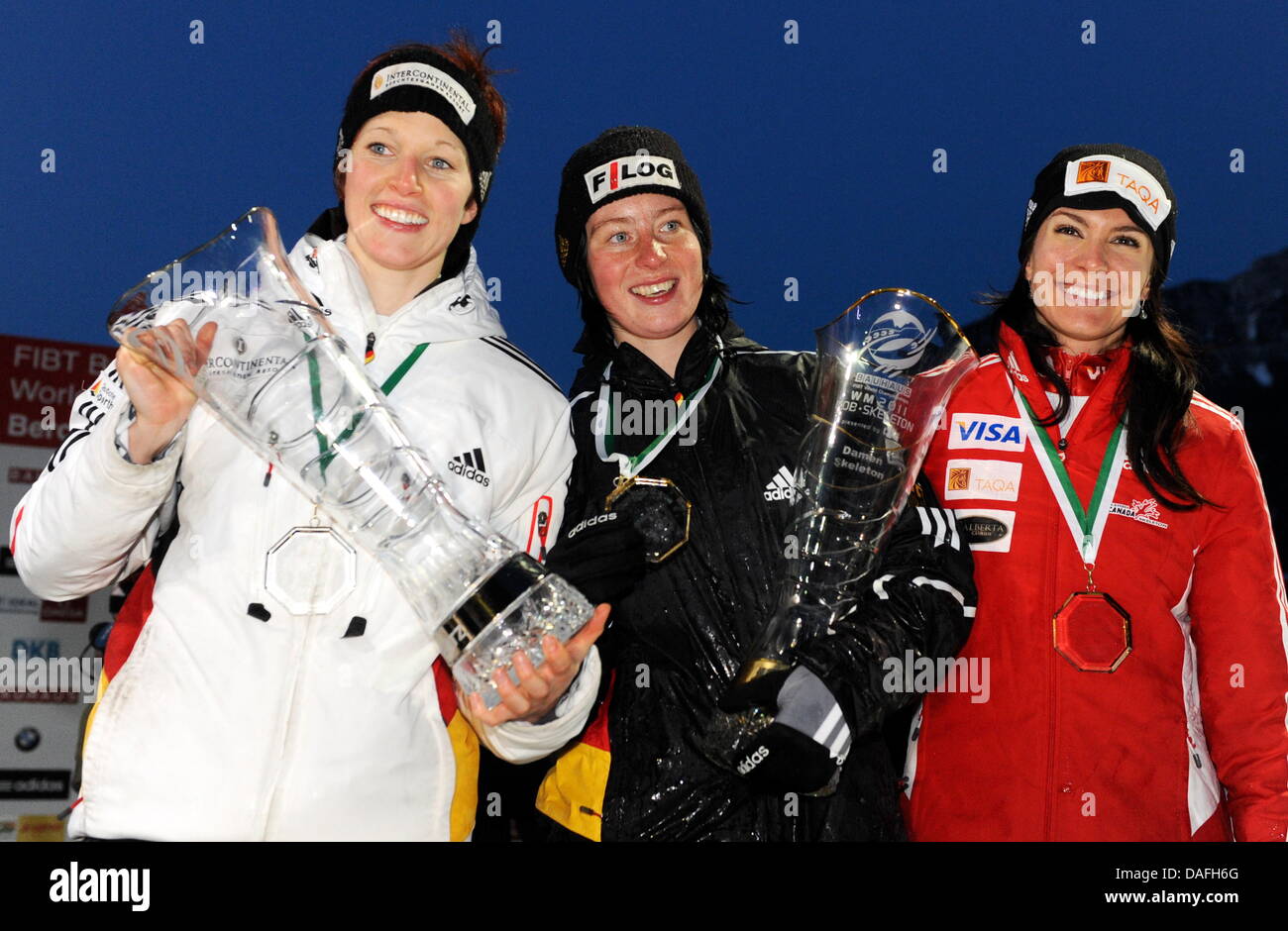 Die deutschen Skeletoni Anja Huber (l-r), Marion Thees und Mellisa ...