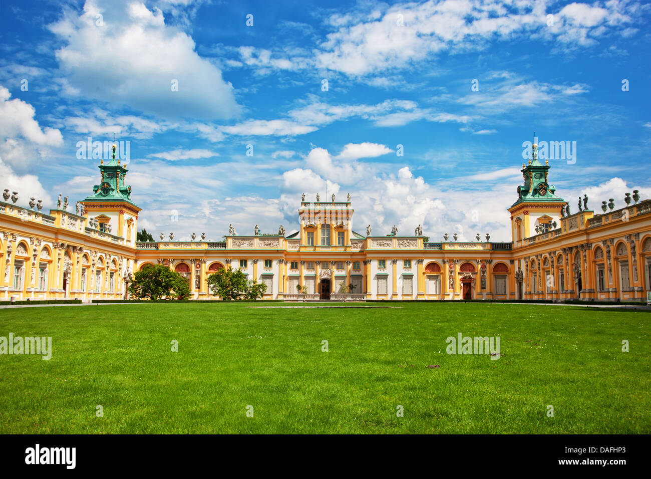 Warsaw poland park main building hi-res stock photography and images ...
