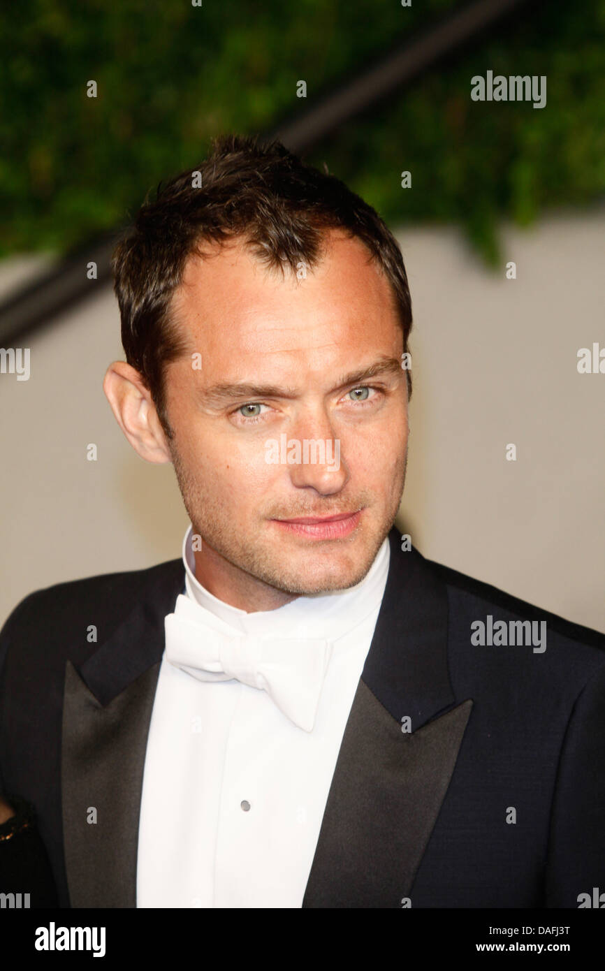 British actor Jude Law arrives for the Vanity Fair Academy Awards Party ...