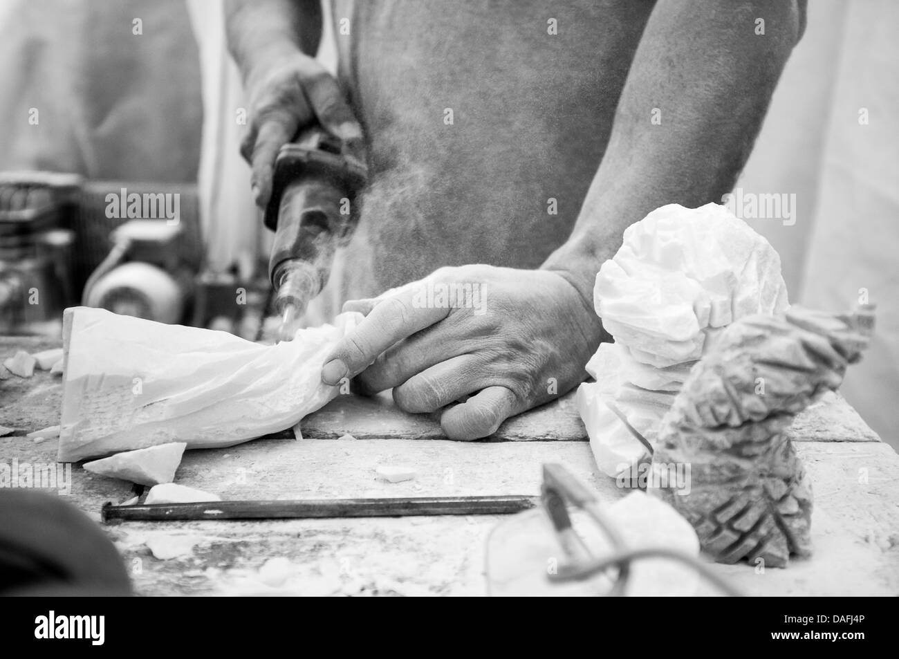 Sculptor working stone hi-res stock photography and images - Alamy