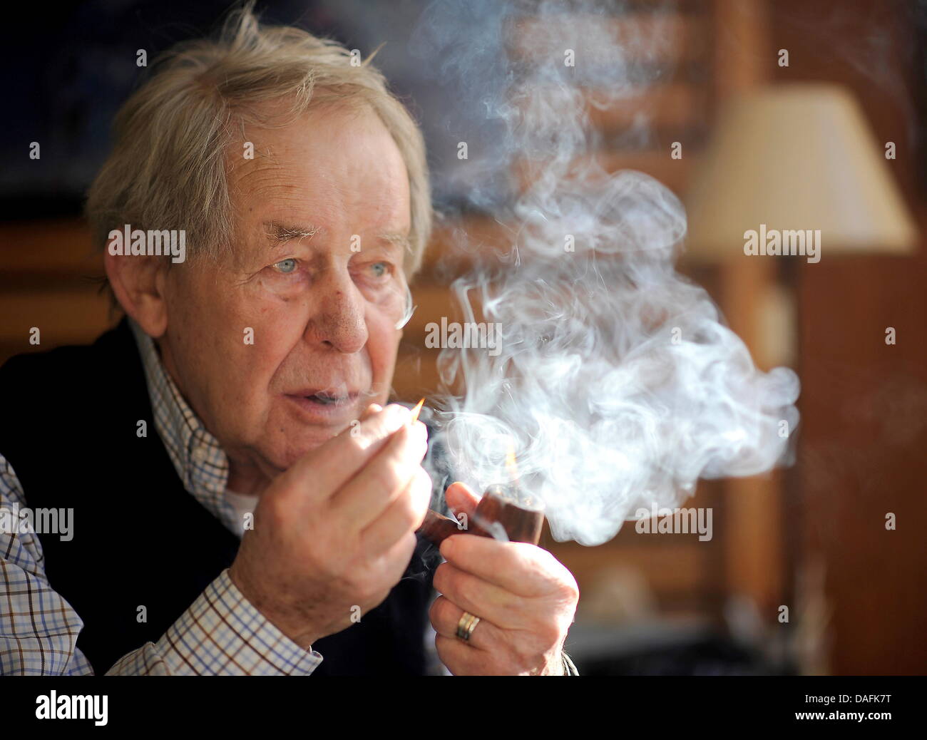 German author Siegfried Lenz smokes a pipe during an interview with ...