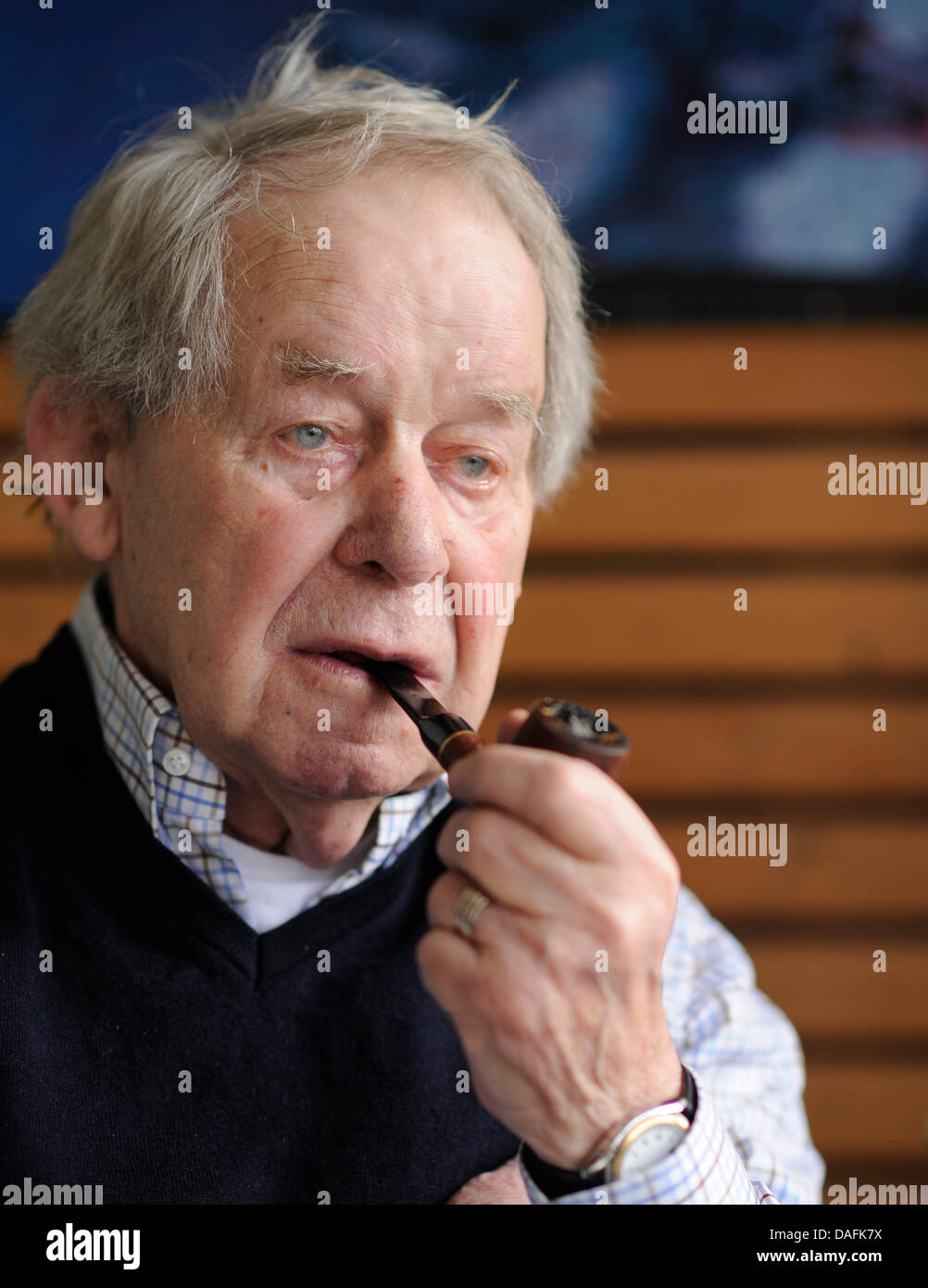 German author Siegfried Lenz smokes a pipe during an interview with ...