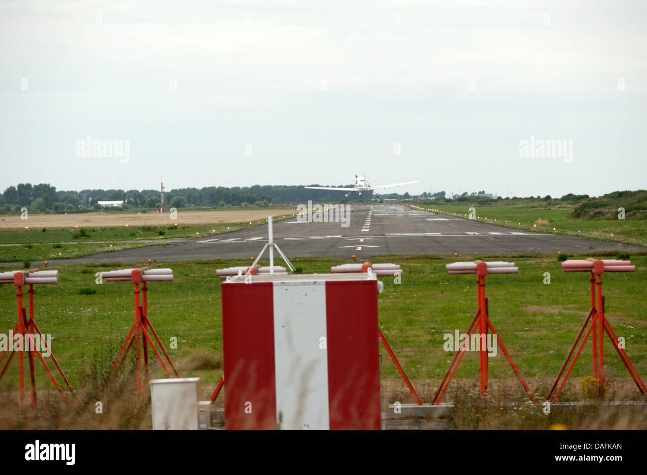 End of runway hi-res stock photography and images - Alamy