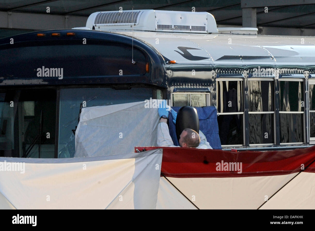 Old bus in military hi-res stock photography and images - Alamy