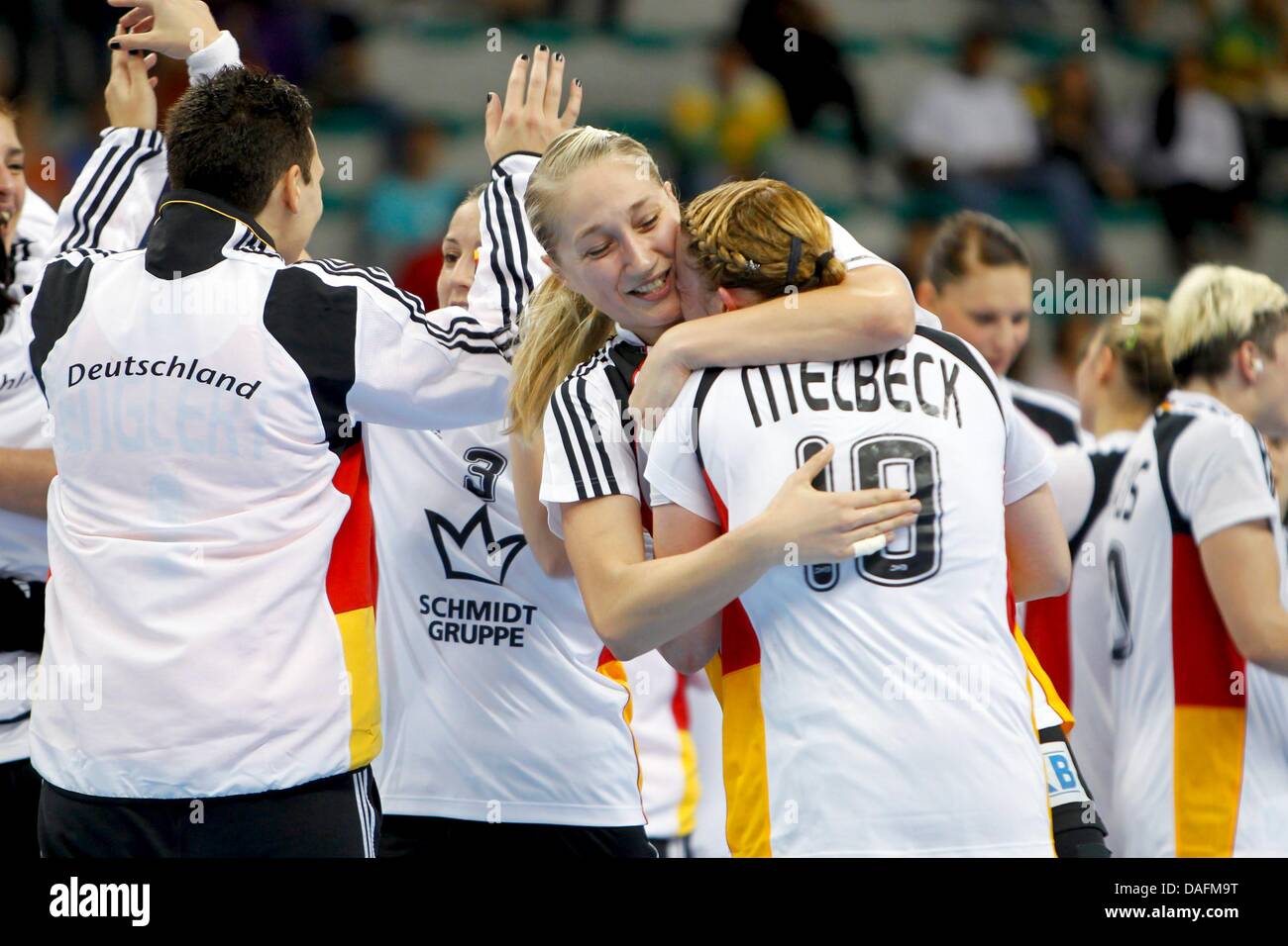 The German team celebrates its 31:28 win in the World Women's Handball ...