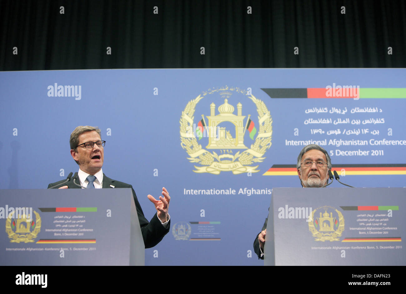 Talking gesture nato germany hi-res stock photography and images - Alamy