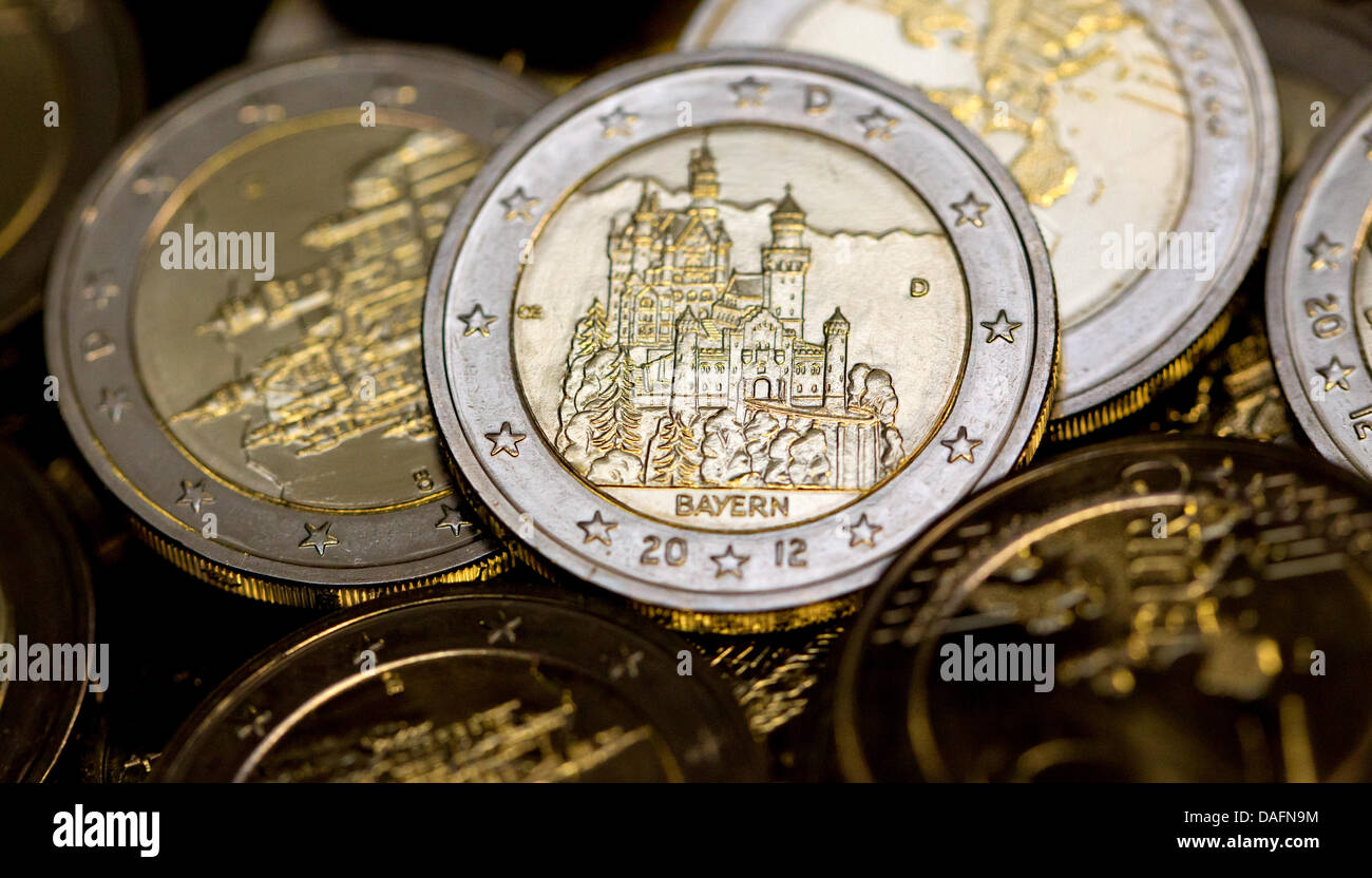 Commemorative 2-euro-coins 'Neuschwanstein' lie in a box at the ...