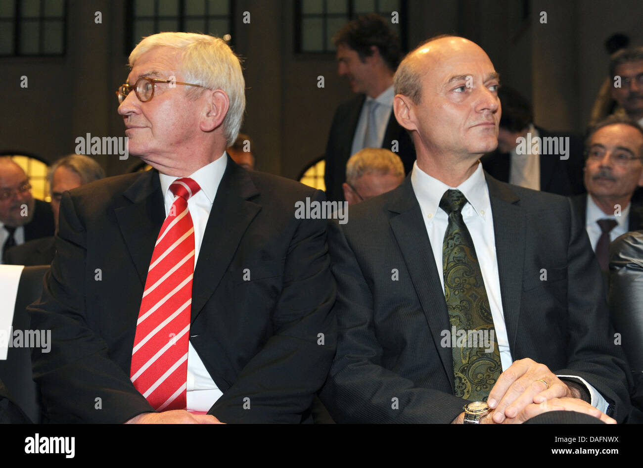 Gerhard Schindler (R) sits next to his predecessor Ernst Uhrlau (L ...