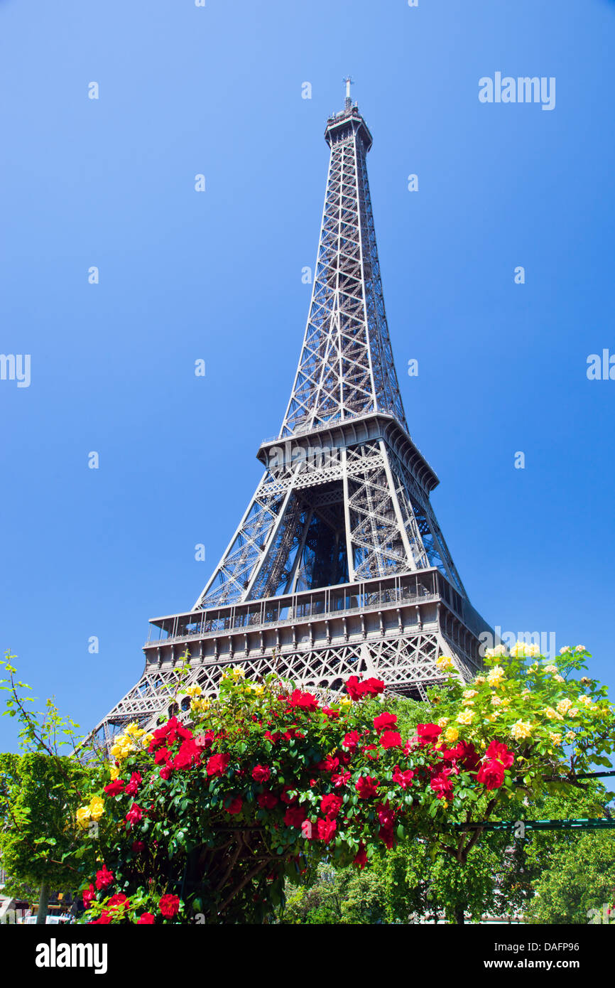 Eiffel tower summer day hi-res stock photography and images - Alamy