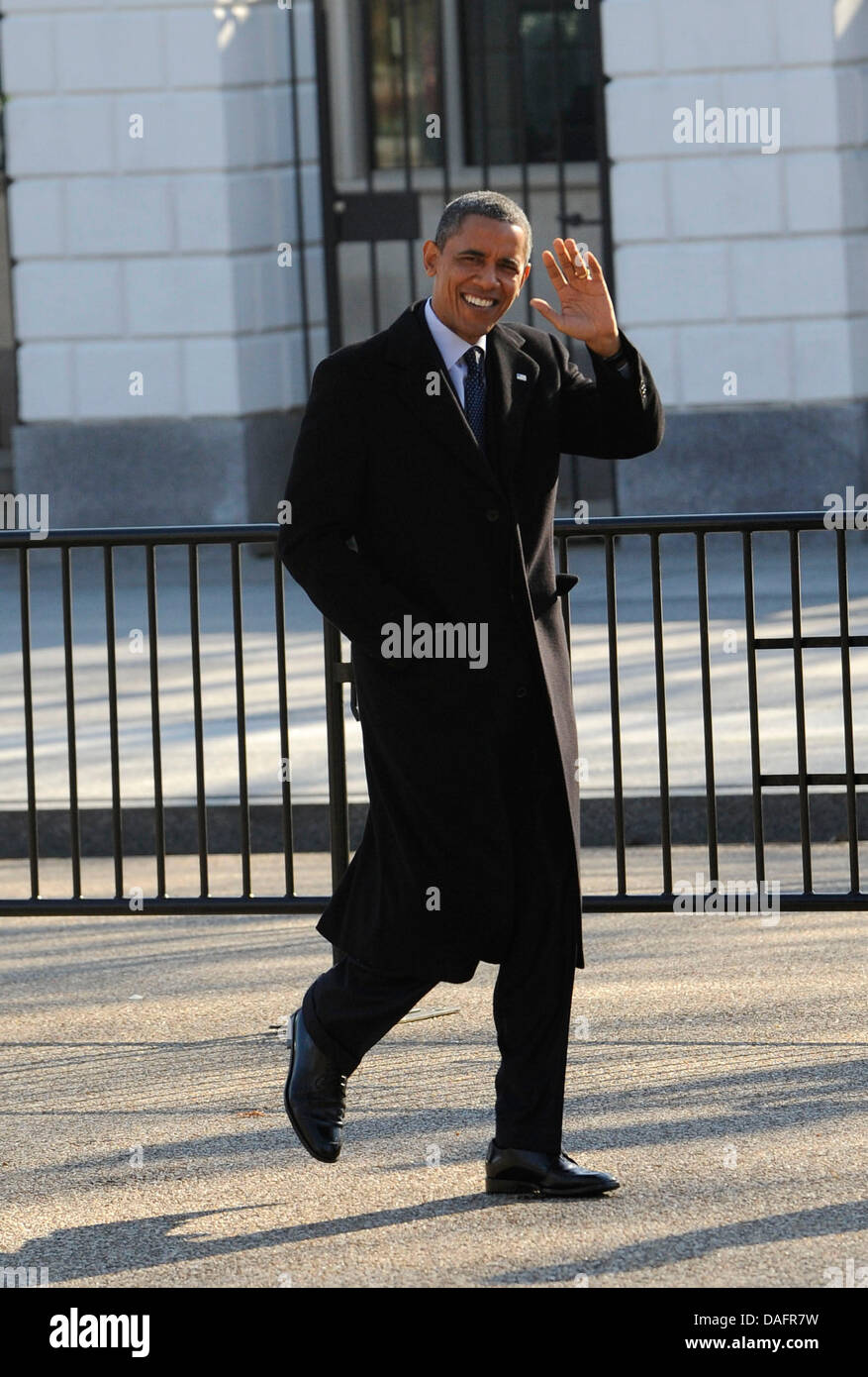 United States President Barack Obama walks across the street to return ...