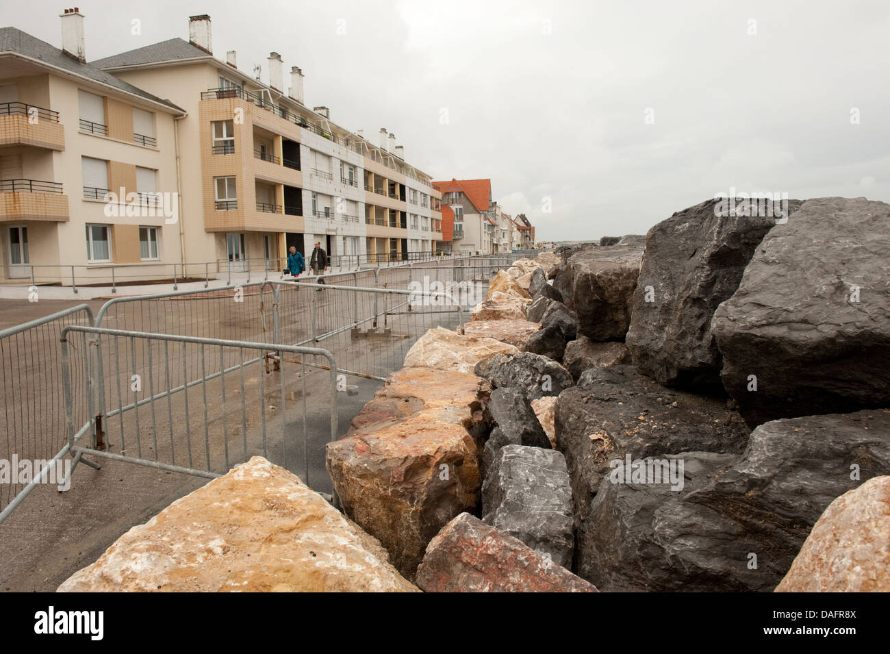Sea defence boulders hi-res stock photography and images - Alamy