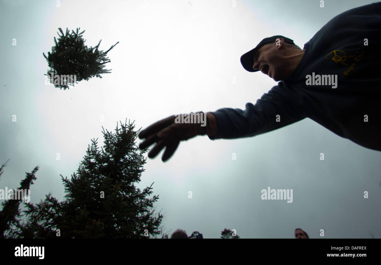 Second place winner Karsten Mertsch throws a conifer during the ...