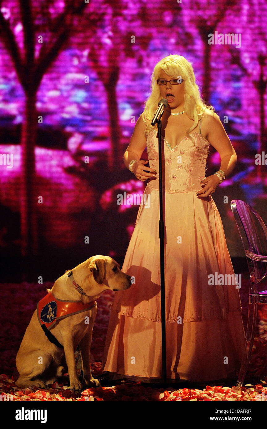 The singer Leonie Neubert performs on stage next to her guide dog ...