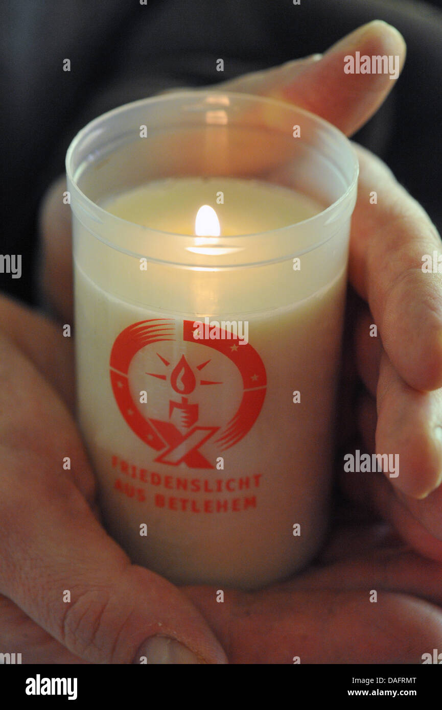 Peace light of bethlehem hi-res stock photography and images - Alamy