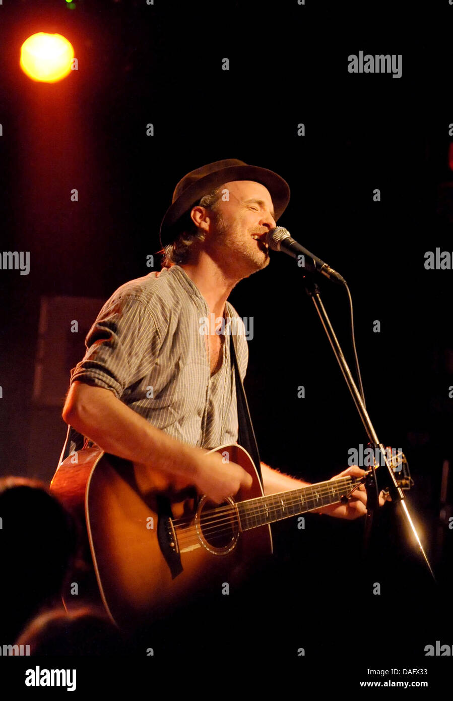 Fran Healy, singer of the Scottish band Travis, performs at the Magnet ...