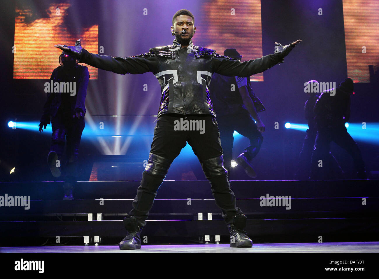 Usher in the omg tour hi-res stock photography and images - Alamy