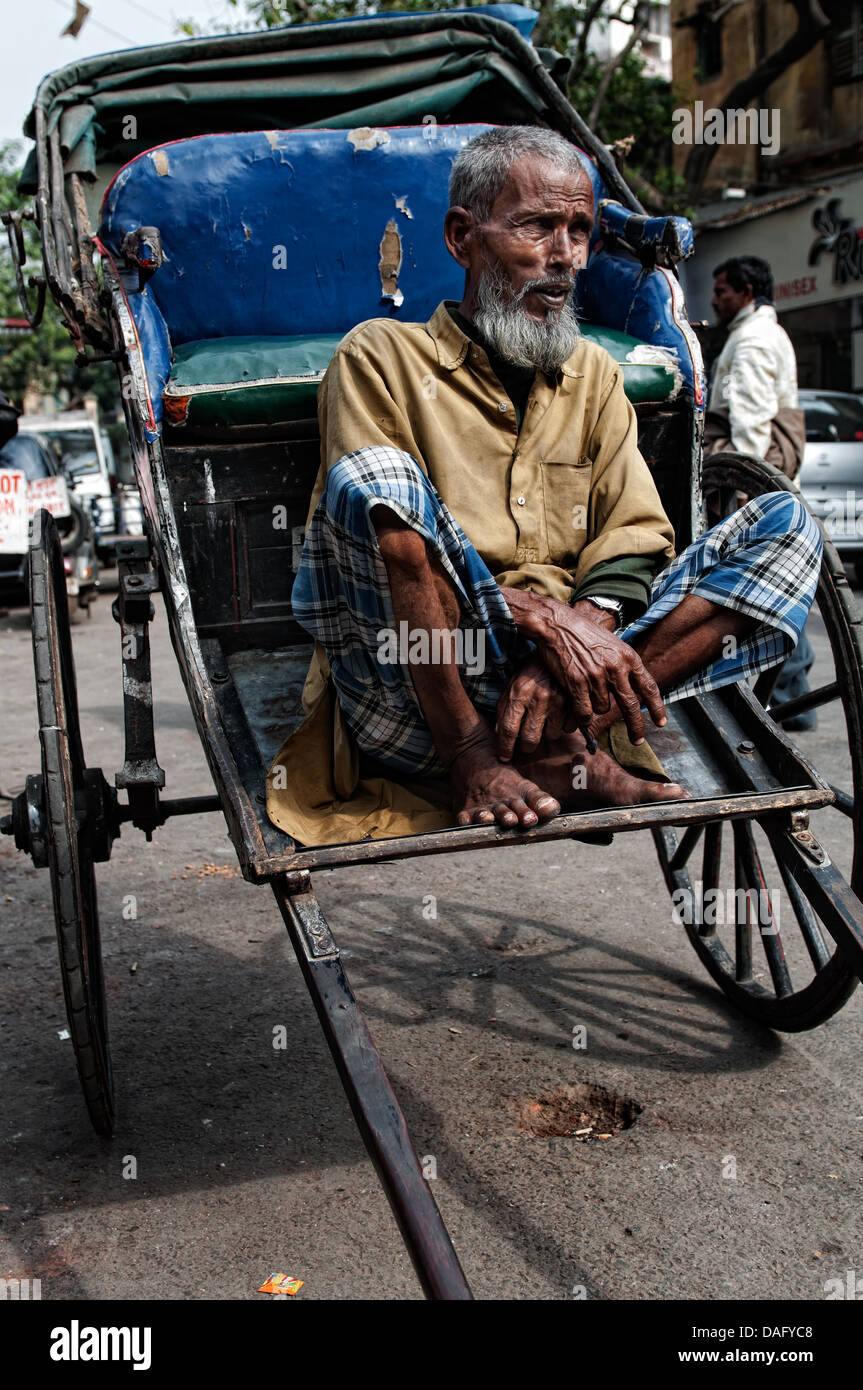 Rickshaw wallah in the streets of Calcutta, Kolkata, West Bengal, India ...