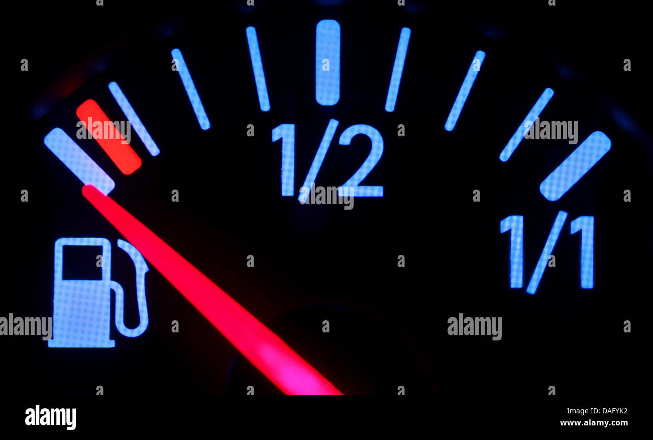 A fuel indicator of a car pictured in Leipzig, Germany, 07 March 2011 ...