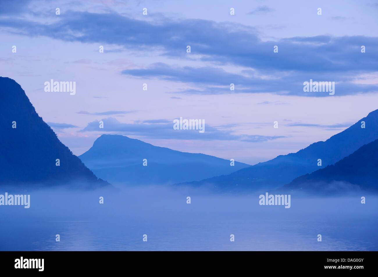 Colours of an early morning mist hi-res stock photography and images ...