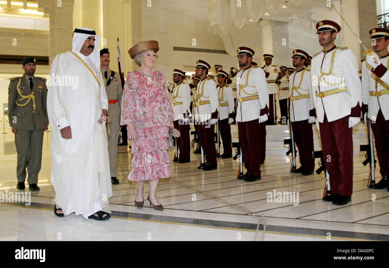 Queen Beatrix of The Netherlands is welcomed by Sheikh Hamad bin ...