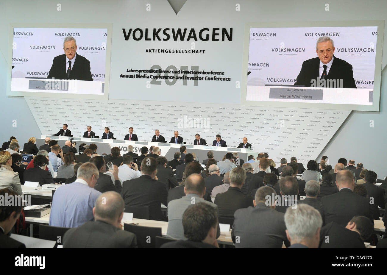 The board management of Volkswagen (R) is pictured during a press ...
