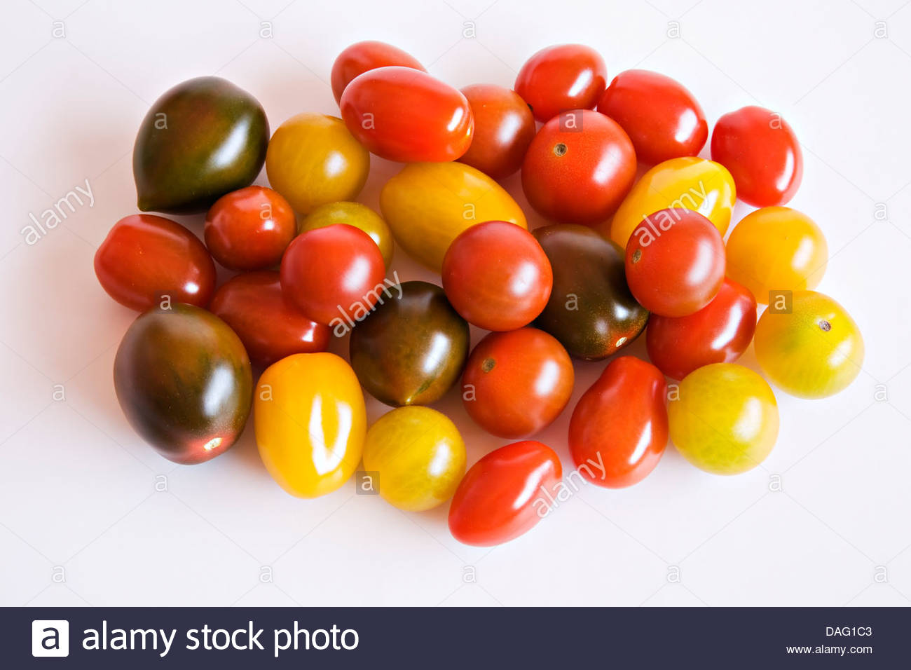 Different Coloured Tomatoes High Resolution Stock Photography and ...