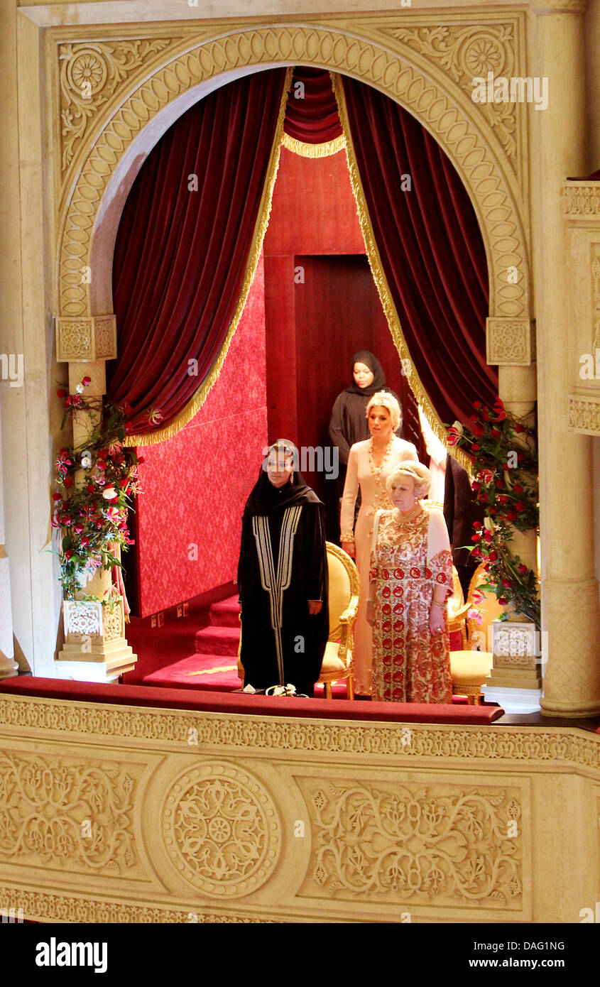 (L to R:) Sheikha Mozah, Princess Maxima and Queen Beatrix of The ...