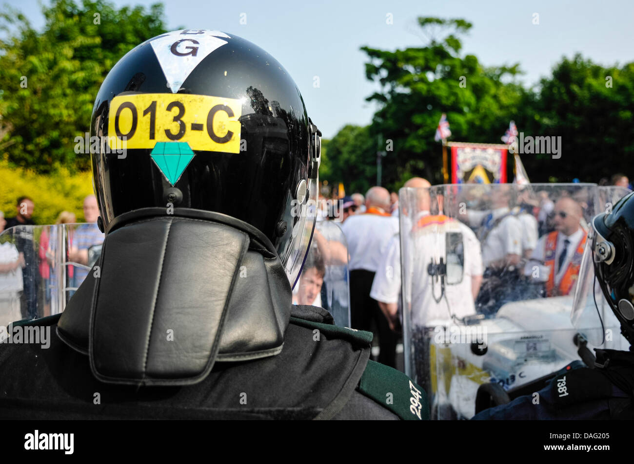 Psni officers in riot gear hi-res stock photography and images - Alamy
