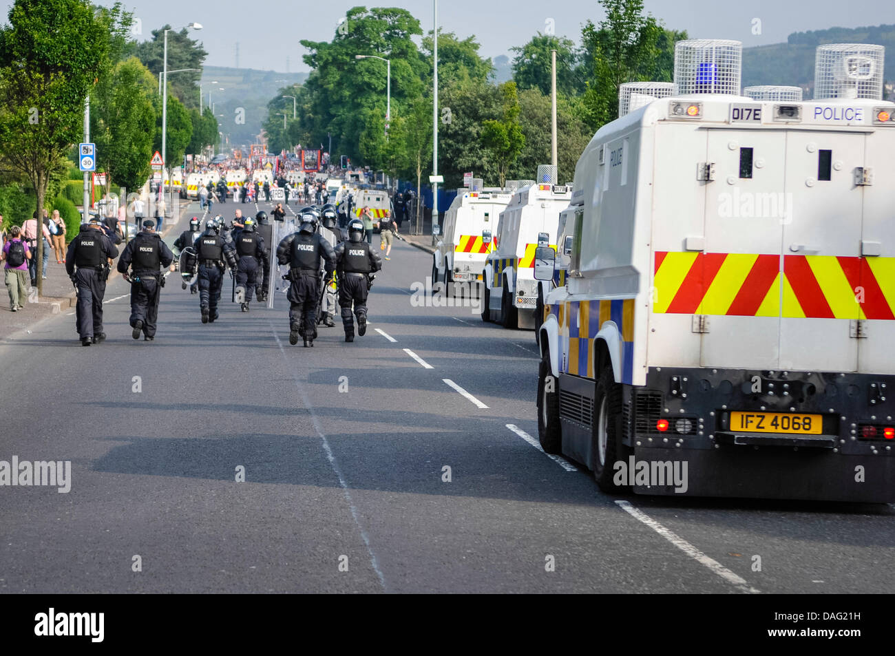 Belfast, Northern Ireland, 12th July 2013 - PSNI officers dressed in ...