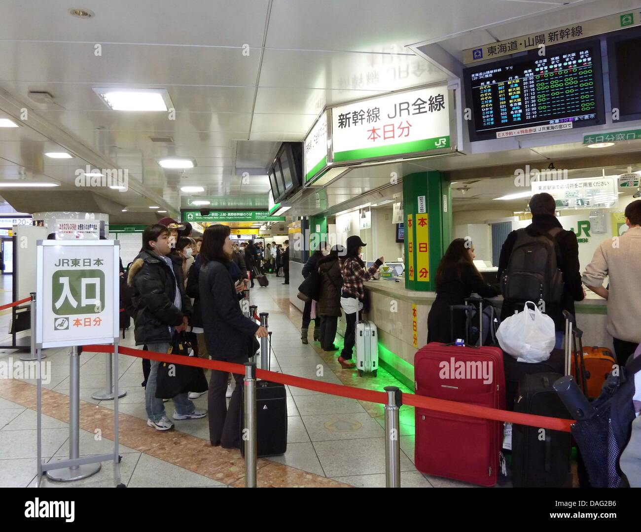 Try on head hi-res stock photography and images - Alamy