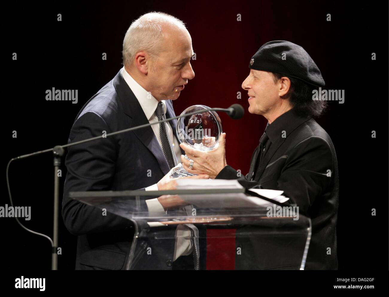 Mark knopfler steiger award 2011 hi-res stock photography and images ...