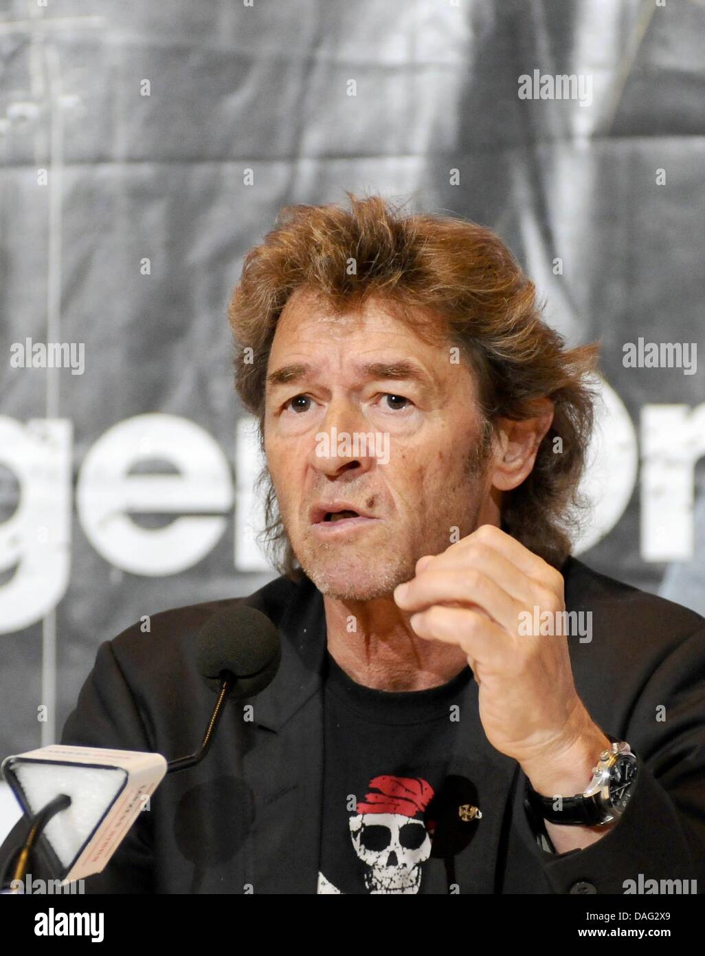 The picture shows the musician Peter Maffay at a press conference in ...