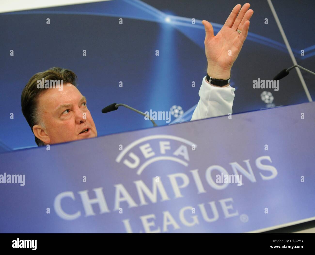 The picture shows the coach of the German national league soccer team ...