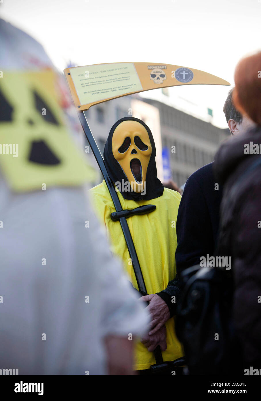 Earthquake scythe hi-res stock photography and images - Alamy