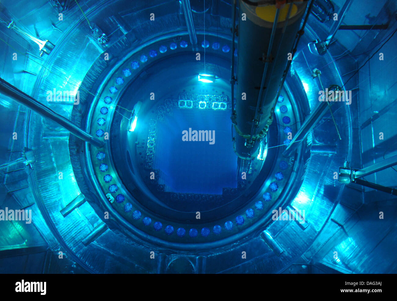 Nuclear fuel elements are exchanged at the nuclear power station Isar 2 ...