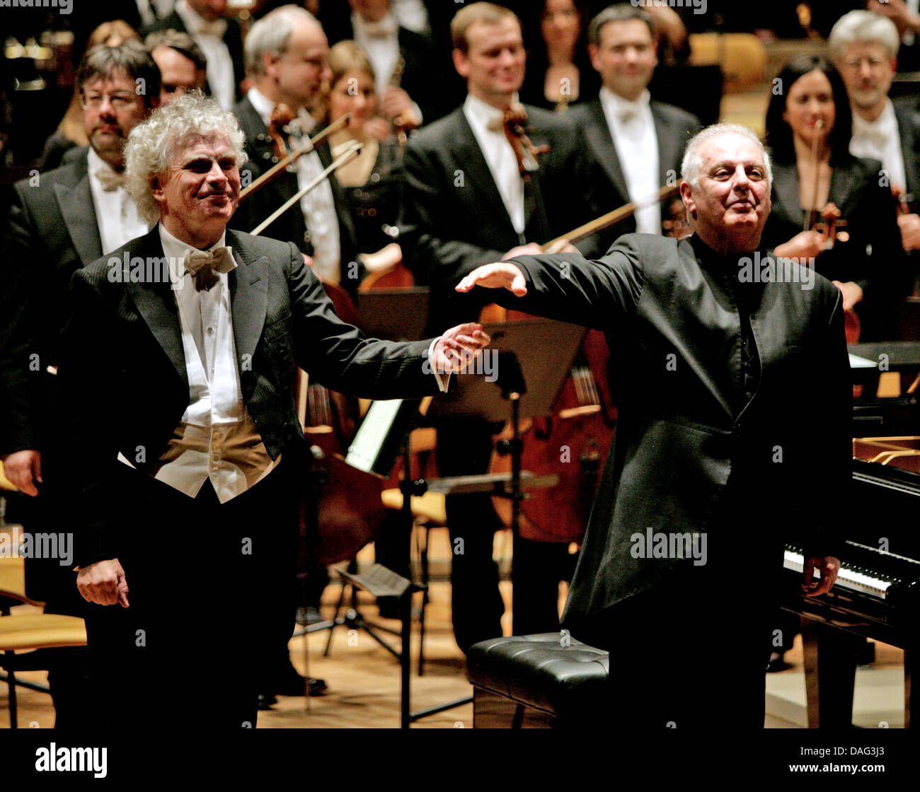 Applause bowing hi-res stock photography and images - Alamy