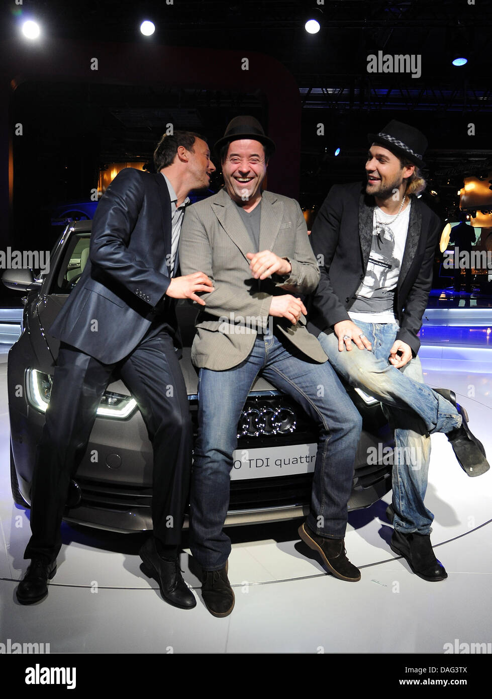 Actors Wotan Wilke Moehring (L-R), Jan Josef Liefers and violinist ...