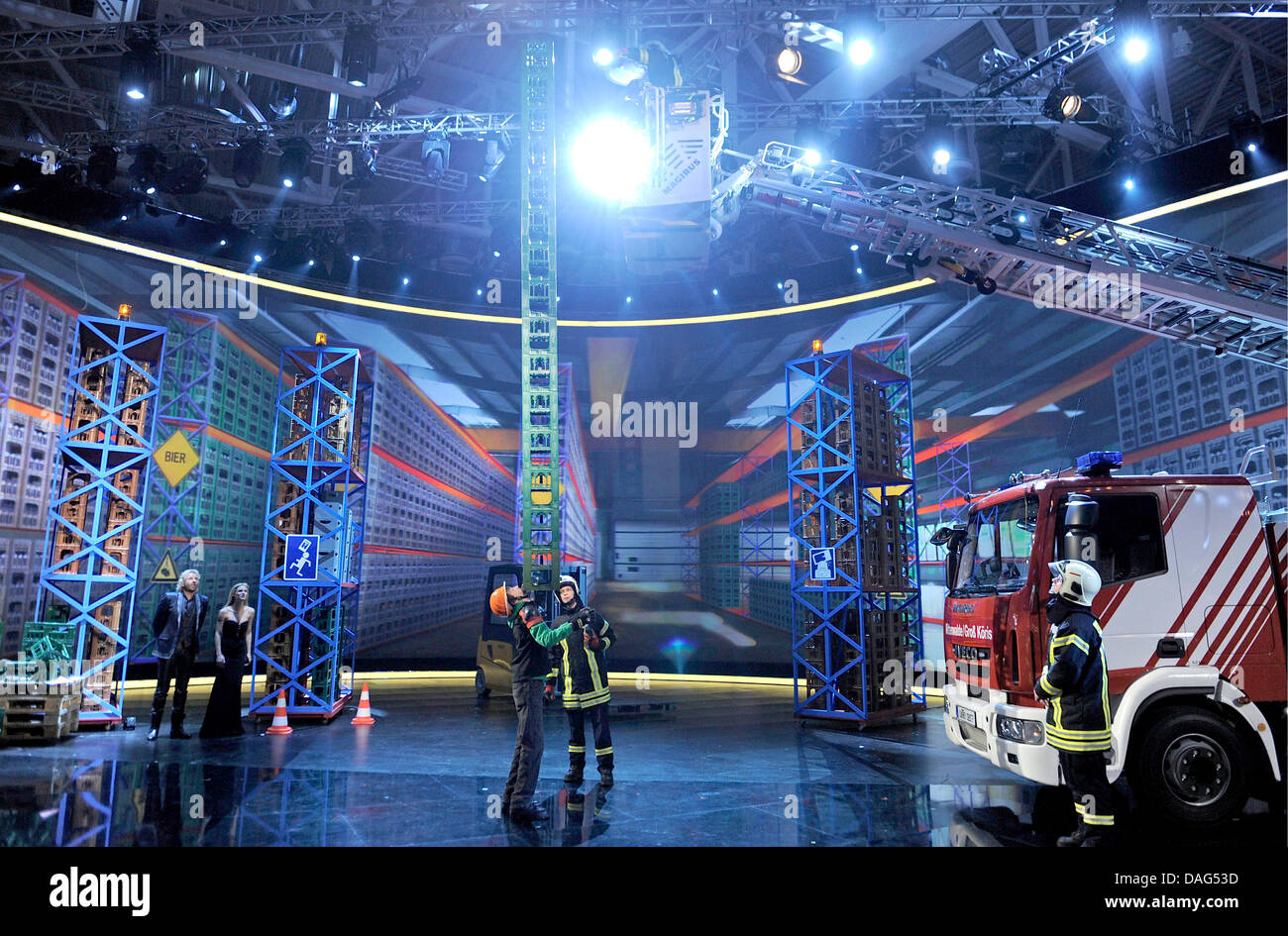 Wettkandidat Max-Fabian Wolff-Juergens (M.) balanciert am Samstag (19. ...