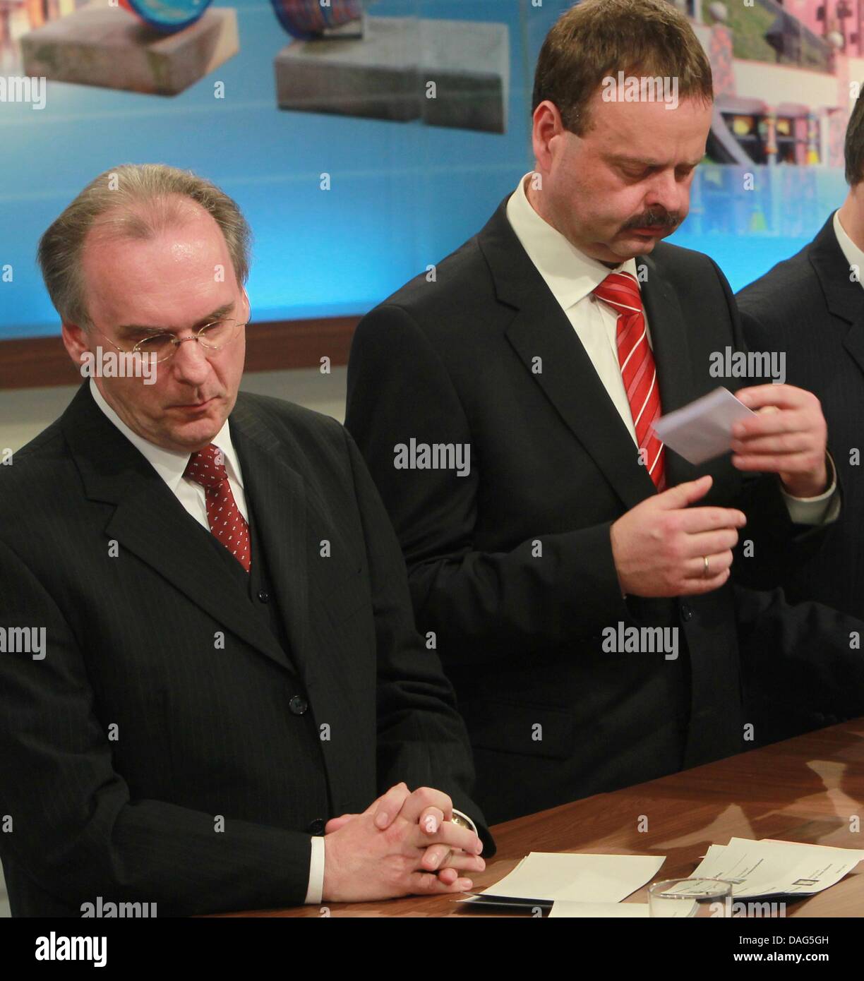 (l-r) Reiner Haseloff (CDU), Wulf Gallert (Die Linke) and Jens ...