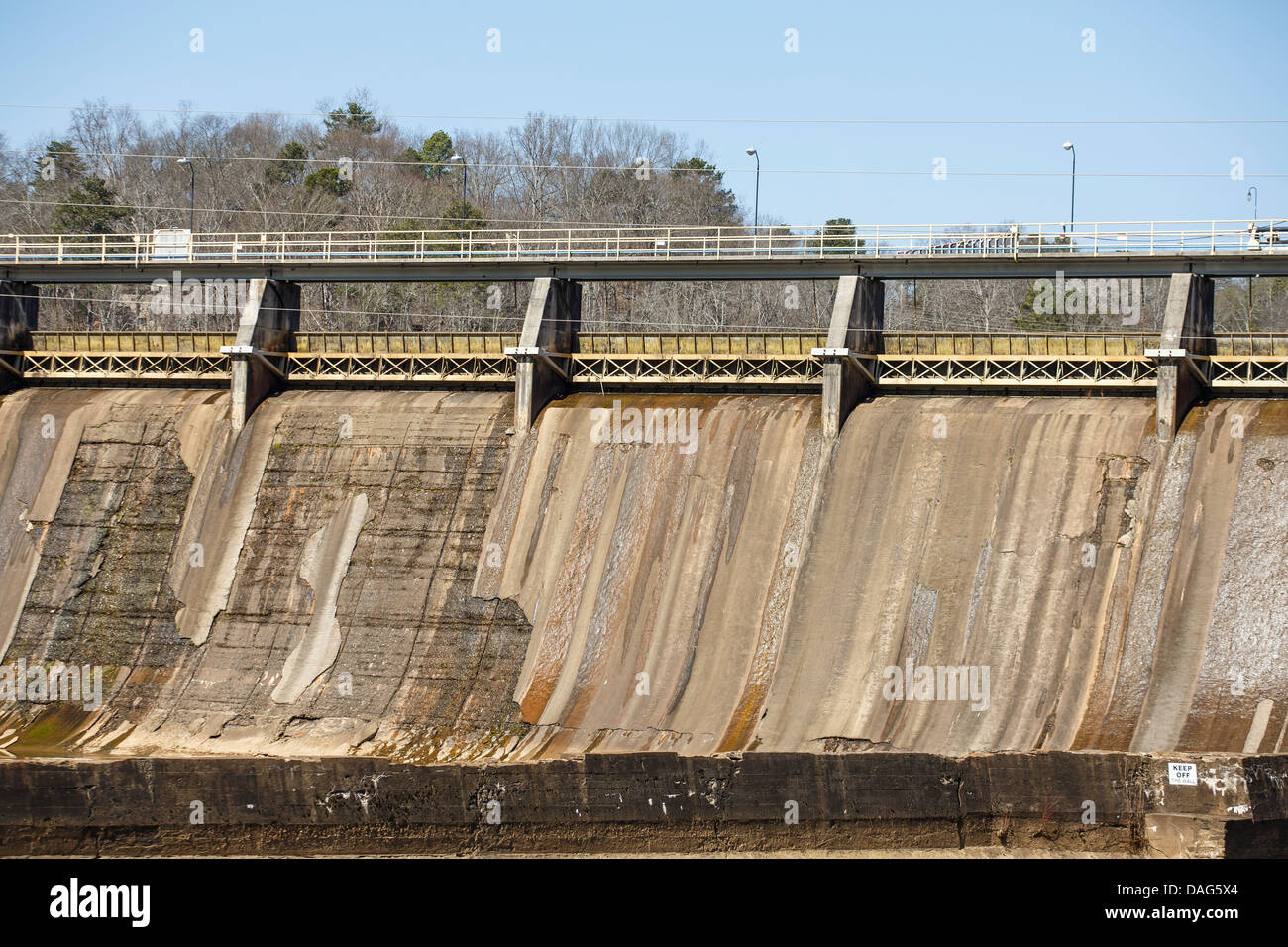 An old concrete hydroelectric dam in a wide river Stock Photo - Alamy