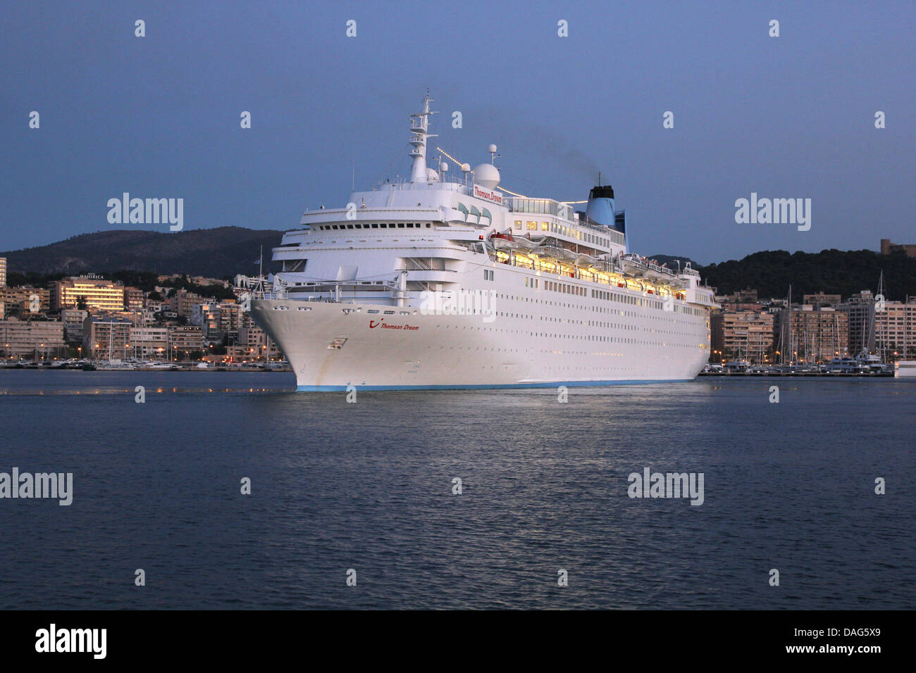 Thomson Cruises Cruise Ship “Thomson Dream” ( 243 mtrs) - coming onto ...