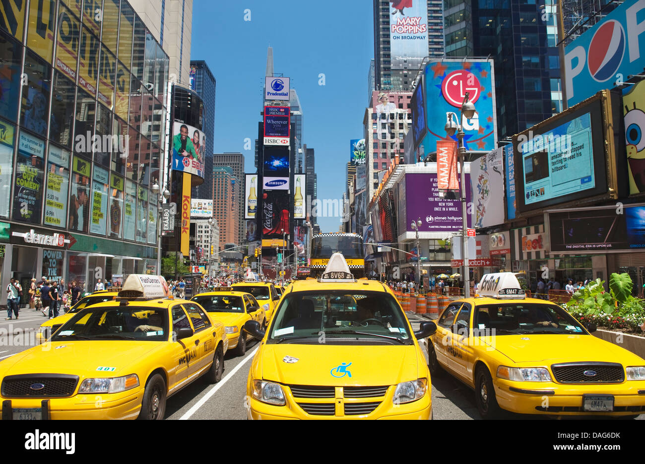 TAXI CABS TIMES SQUARE MIDTOWN MANHATTAN NEW YORK USA Stock Photo - Alamy