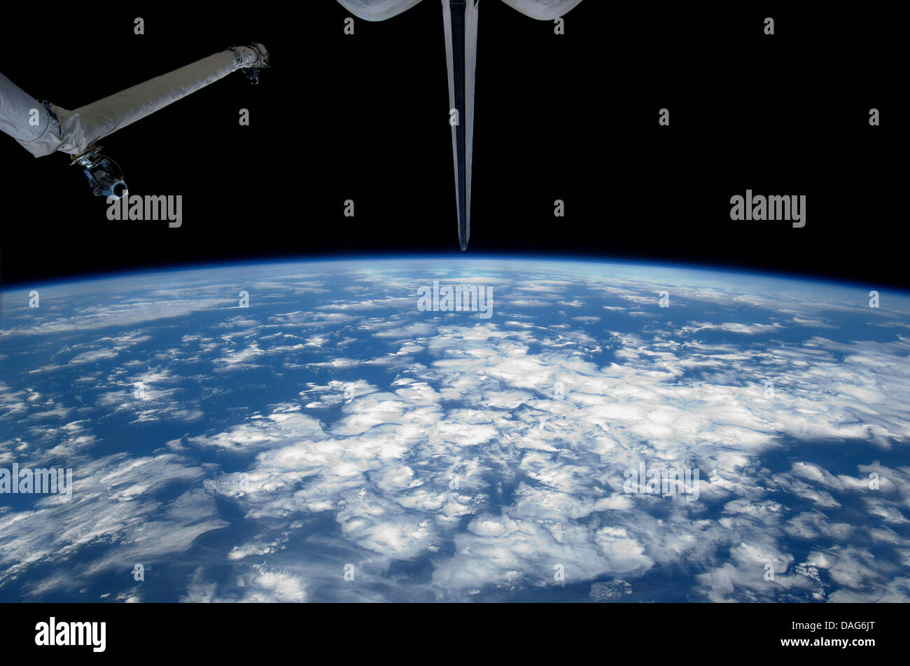 Space Shuttle Discovery's tail and equipment. A unique optimised and ...