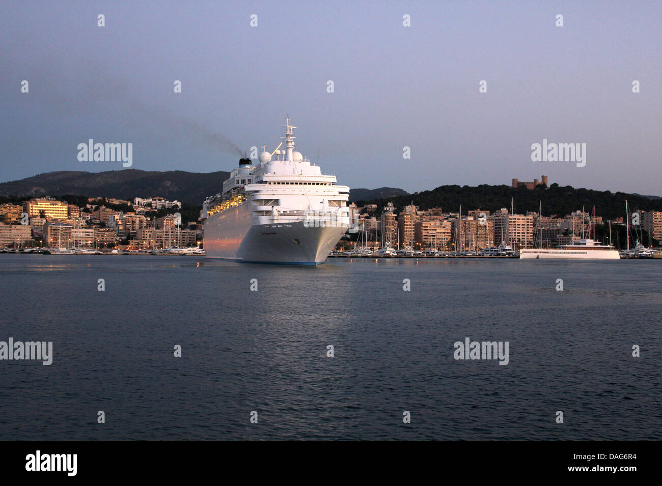Thomson Cruises Cruise Ship “Thomson Dream” ( 243 mtrs) - coming onto ...