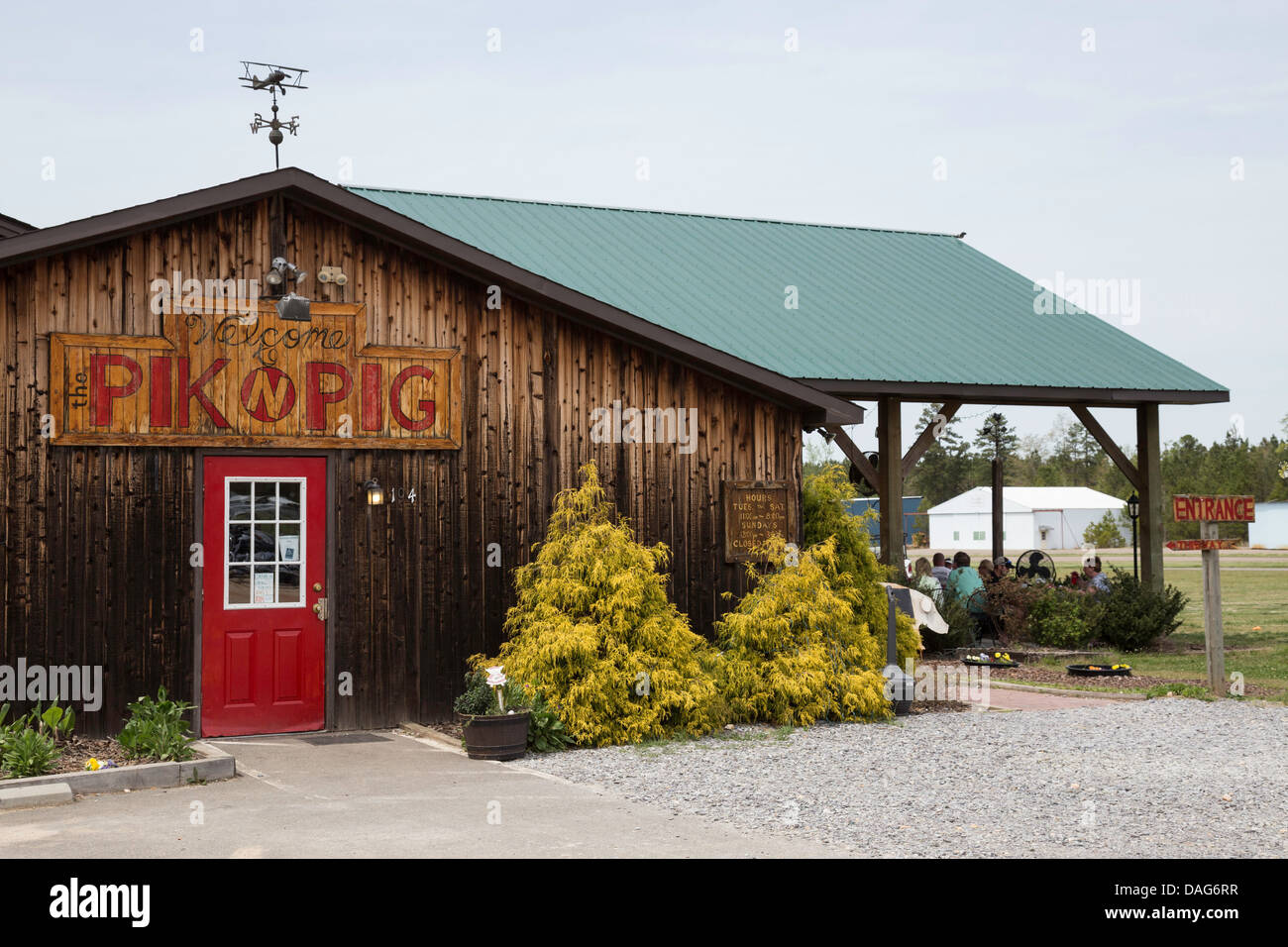 Bbq restaurant exterior hi-res stock photography and images - Alamy