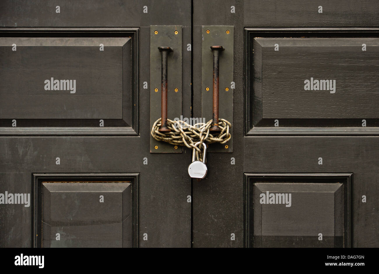 padlocked wooden gate Stock Photo - Alamy