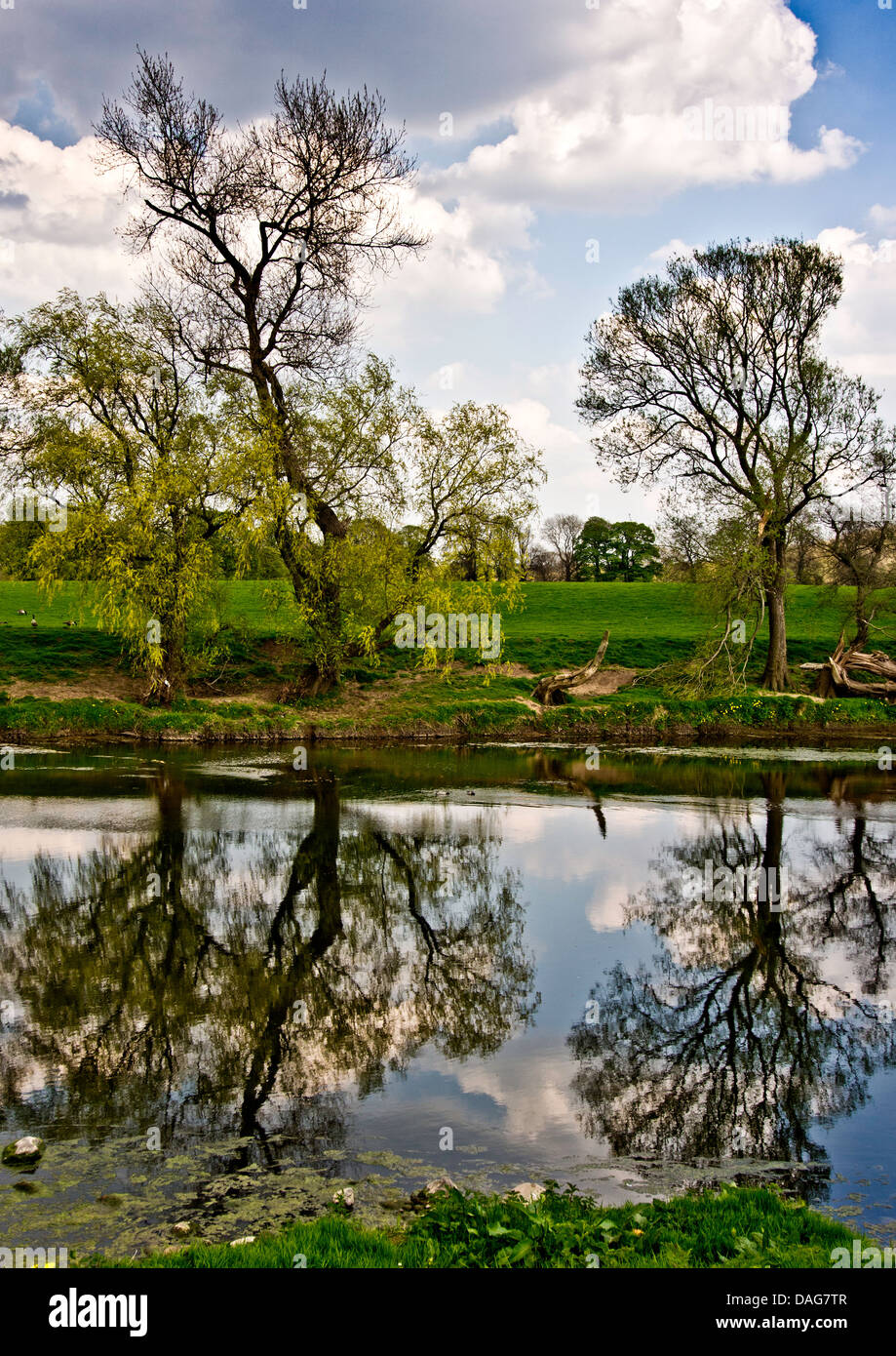Reflections in river hi-res stock photography and images - Alamy