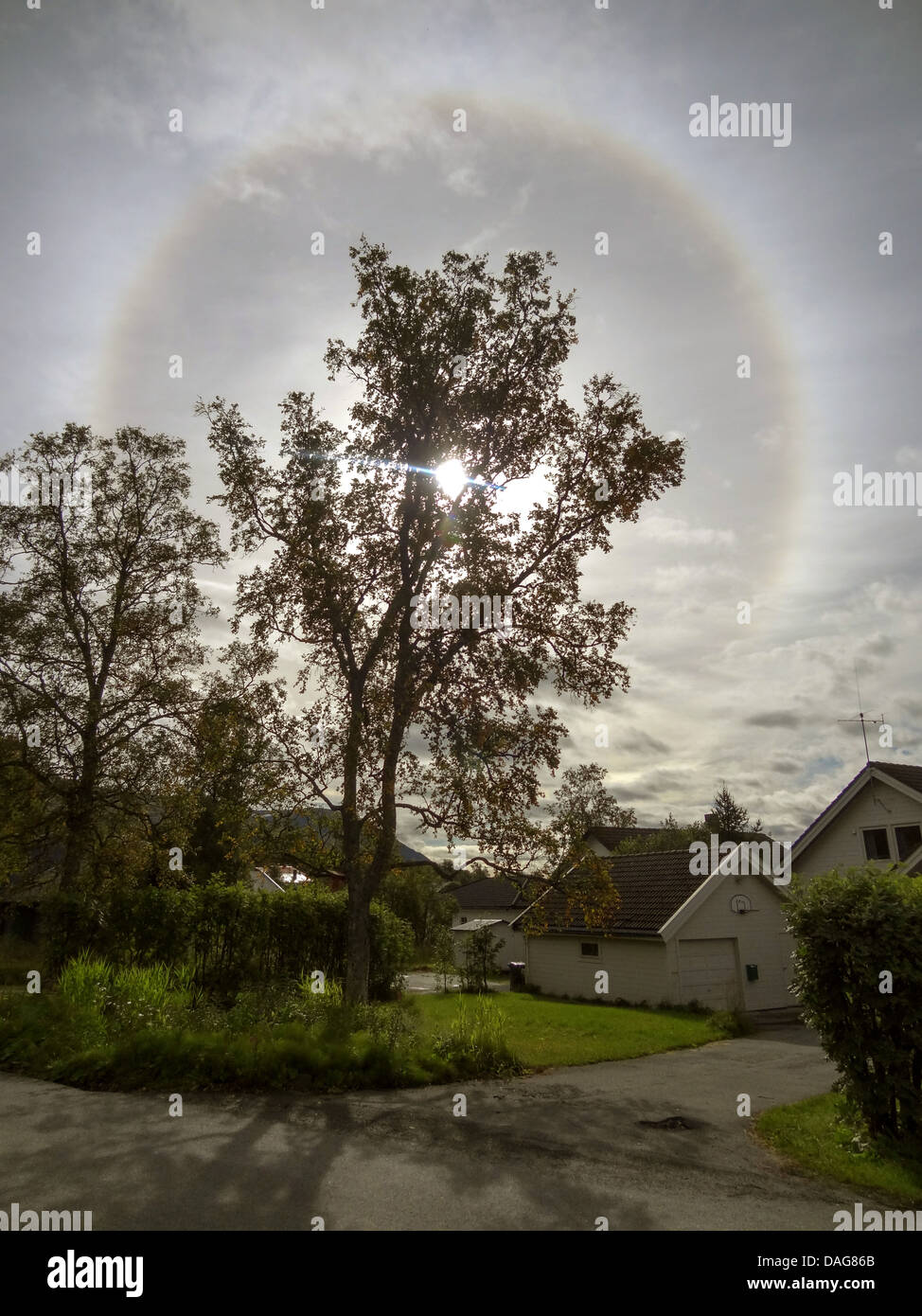 Sun halo silhouette hi-res stock photography and images - Alamy