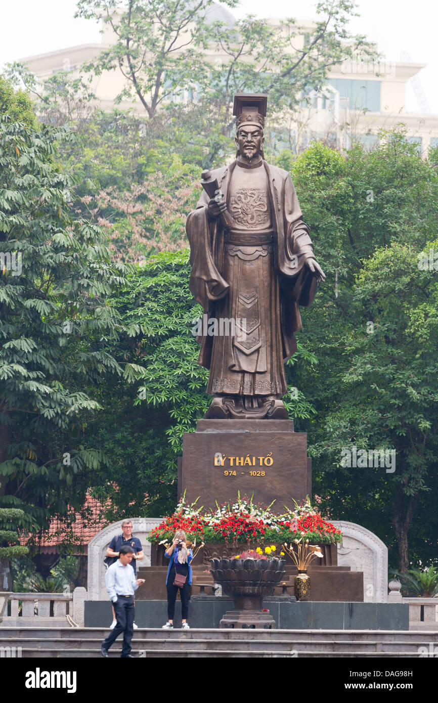 Statue of Ly Thai To in Hanoi, Vietnam Stock Photo - Alamy