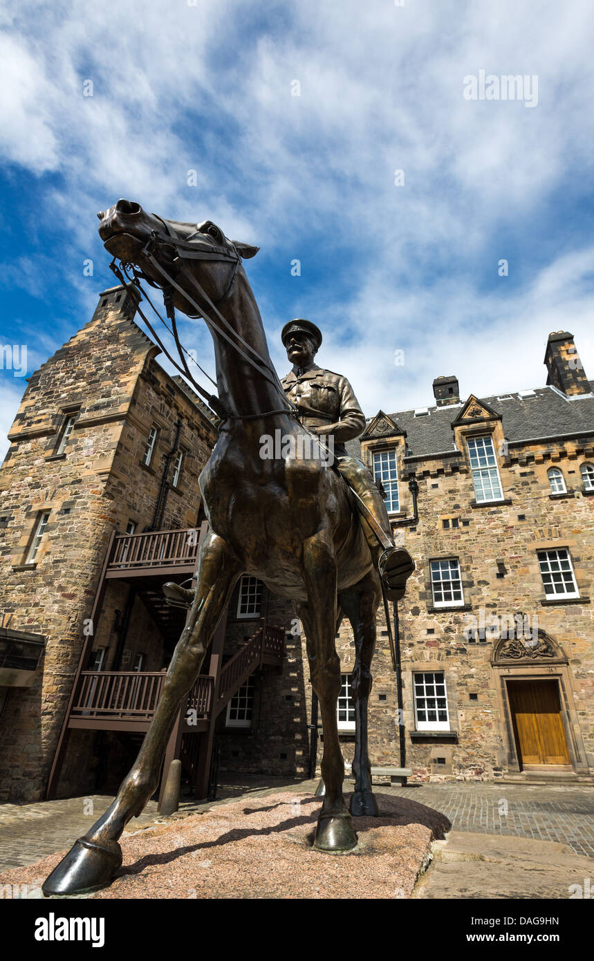 Haig statue edinburgh castle hi-res stock photography and images - Alamy